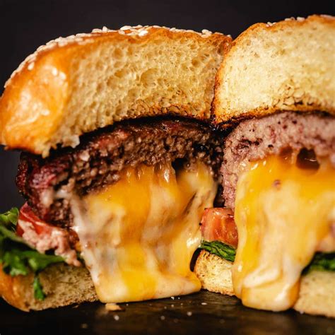 Juicy Cheeseburger