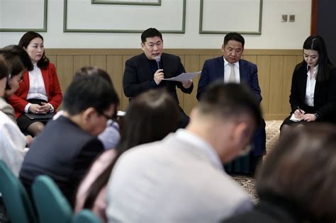 Ерөнхий сайд Л Оюун Эрдэнэ Бүтээмж гүйцэтгэлд суурилсан цалингийн шинэчлэл хийж байна