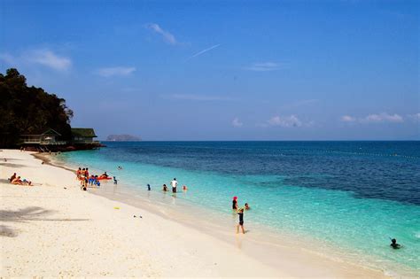 Wisata Seru di Timika: Dari Pantai Hingga Pemandian Air Panas - Tempat Wisata