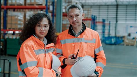 감사 업무는 감사자가 세부 사항에 매우 주의를 기울여야 합니다 2명에 대한 스톡 사진 및 기타 이미지 2명 검사 보기 검사자 Istock