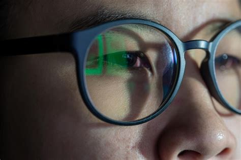 Premium Photo Closeup Shot Of Woman Eyes In Glasses Reflecting A