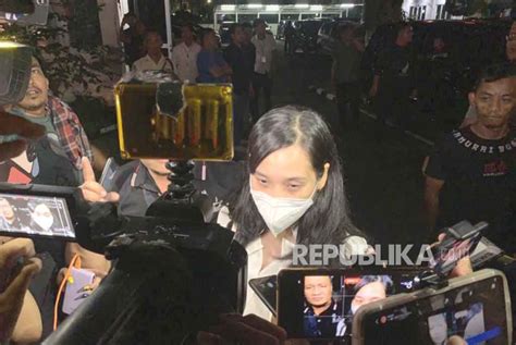 Pemeriksaan Selebgram Virly Virginia | Republika Online
