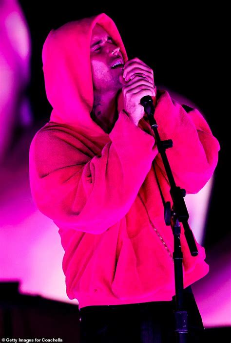 Justin Bieber Shocks Coachella Crowd As He Tearfully Shouts Out Wife