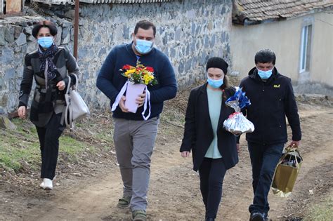 დმანისის მერმა მრავალშვილიან დედებს 3 მარტი მიულოცა