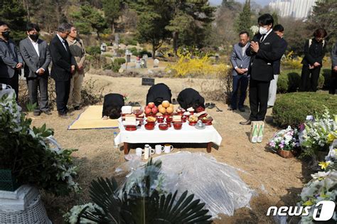뉴스1 Pick 고故 박원순 묘소 전태일 열사 묻힌 모란공원 민주열사 묘역 이장 뉴스1