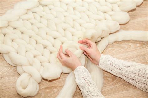 Introducing Arm Knitting And Finger Knitting [plus 6 Free Patterns ]