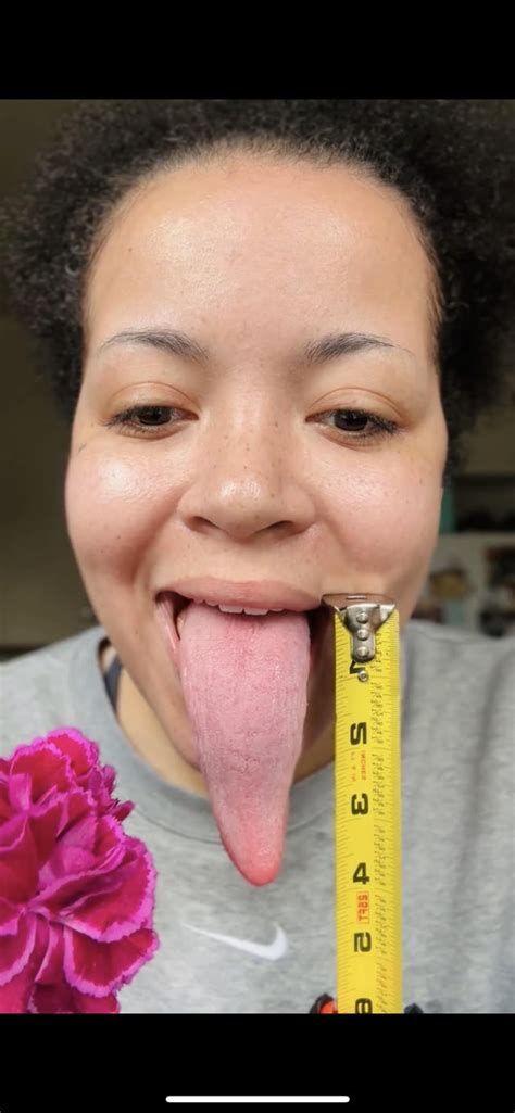 L : r/longtonguefetish