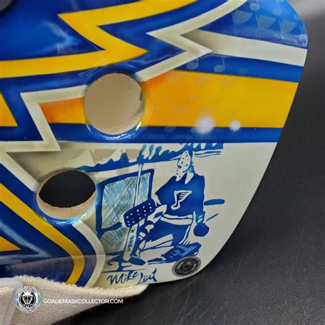 Jordan Binnington Unsigned Goalie Mask St Louis 2022 Winter Classic