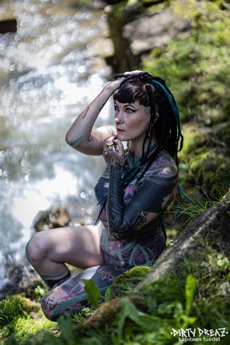Tattooed Couple Kissing Hinged Upside Down 16 Photos