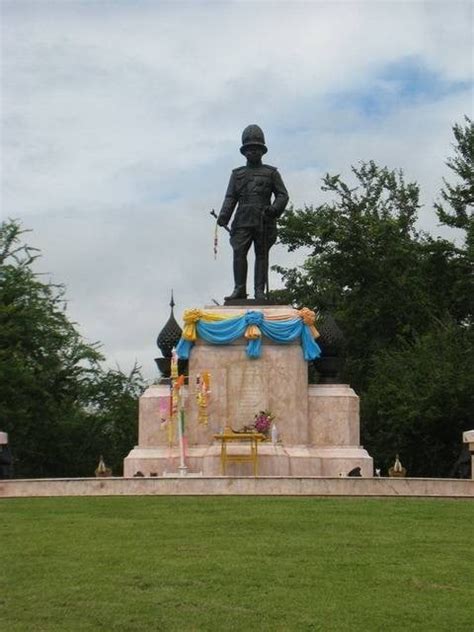 รูป อนุสาวรีย์รัชกาลที่ 6