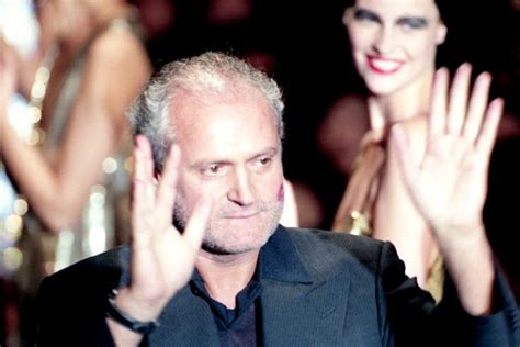 The Story Of Fashion Legend Gianni Versace 29secrets