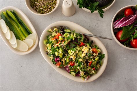 Салат з авокадо та гранатом Салати Найкращі рецепти смачної їжі та коктейлів із усього світу