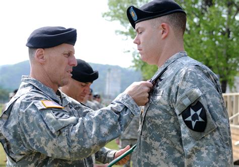 2id Warrior Receives Soldiers Medal Article The United States Army