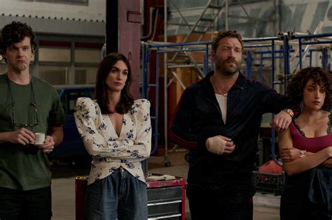 Kaleidoscope Boss Eric Garcia Explains Netflix Heist Dramas Random