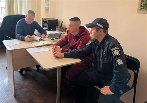 На Стрийщині поліцейські затримали підозрюваних у хуліганстві хлопцям