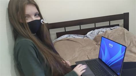 Девушка ходит на работу а я сижу дома за компьютером Youtube