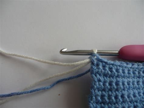 Háčkovaná Deka Ze čtverců Se Srdíčky Motánky