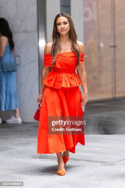 Jessica Alba Paparazzi Photos And Premium High Res Pictures Getty Images