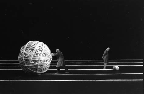 Lunivers Décalé De Gilbert Garcin La Boite Verte