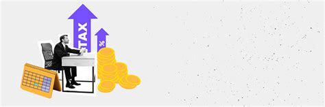 기치 현대 그래픽 아트 디자인 달력을 들고 책상에 앉아 있는 남자와 세금 화살표가 있는 동전은 마감일과 과세가 사업 운영에 미치는 영향을 나타냅니다 35 39세에 대한 스톡