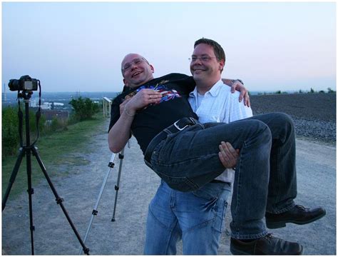 Auf Den Arm Genommen Foto And Bild Erwachsene Menschen Gruppen Mehrere Menschen Bilder Auf