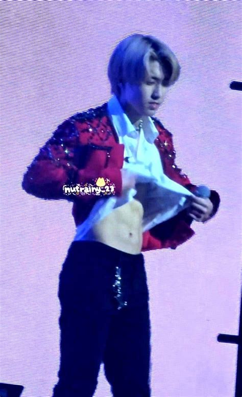 Пин от пользователя 𝙷𝙰𝙽 𝙹𝙸𝚂𝚄𝙽𝙶🐿️ на доске 𝐻𝐴𝑁 𝐽 𝑂𝑁𝐸 Мемы знаменитостей Смешные знаменитости