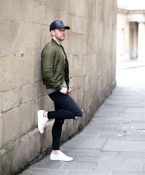 Black Ripped Skinny Jeans Outfit