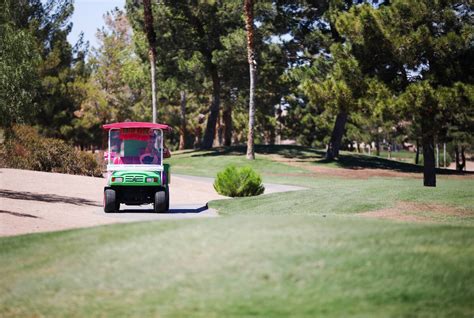 Cass Holland Shows Tiktok What Its Like To Be A Cart Girl In Vegas