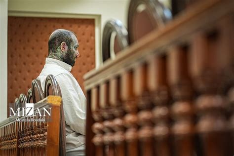 همشهری آنلاین امیر تتلو با لباس زندان آفتابی شد ؛ تتلو در آغوش خواهر