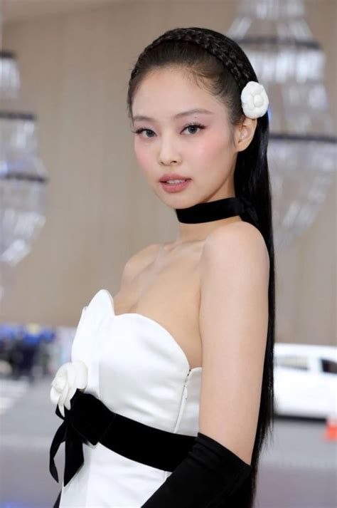 멧 갈라 에 선 블랙핑크 제니 뉴욕을 사로잡은 매혹의 블랙 화이트