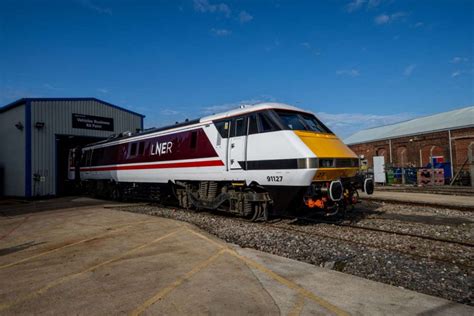 Watch Lner Unveils New Livery For Intercity 225 Trains
