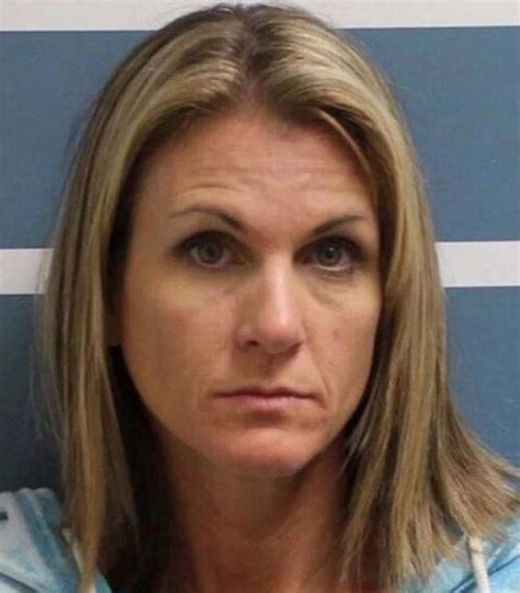 Uwiodła Nieletnich Chłopaków Swoich Córek Trafi Na 4 Lata Do Więzieni