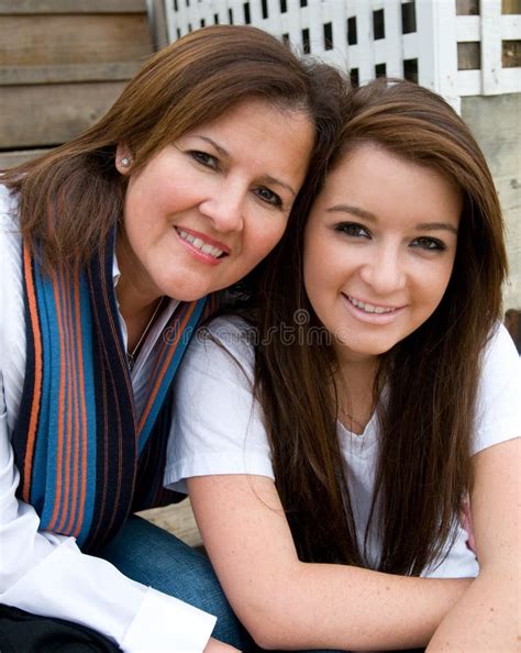 Madre Hija Y Nieta Foto De Archivo Imagen De Envejecimiento 12541638