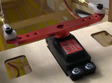 FlyingRC Net Installing Servos