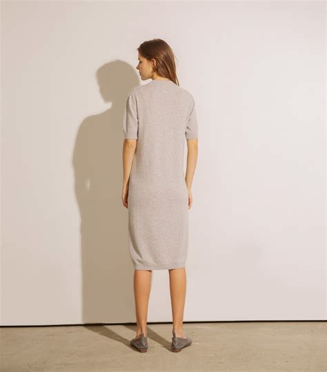 Сукня кашемірова з коротким рукавом світло сіра Ціна купити Сукня кашемірова з коротким