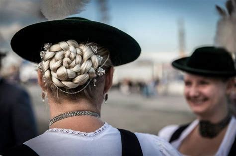 The Most Beautiful Dirndl Hairstyles For The Next Oktoberfest