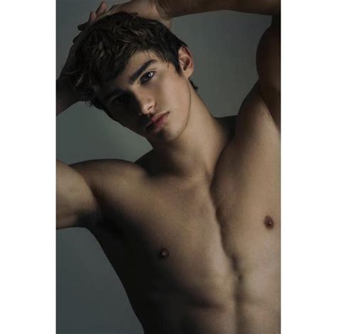 巴西鄰家男孩ron Levi長相甜美可愛兼完美的身材，反差感爆棚！ 每日頭條