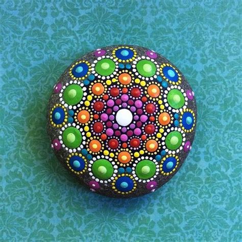 40 Diy Mandala Stone Patterns To Copy Rock Painting Patterns Mandala Painted Rocks Hand