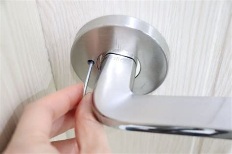 방문 잠겼을때 문고리 고장 해결하고 여는방법 네이버 블로그