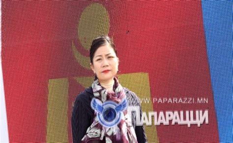 Нөхрөө үргэлж өөд нь татдаг Уянга гишүүн