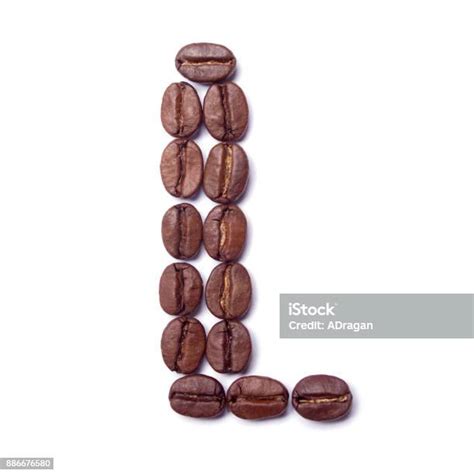 흰색 배경에 고립 된 알파벳에서 커피 콩의 편지 L 클로즈업 0명에 대한 스톡 사진 및 기타 이미지 0명 갈색 광고