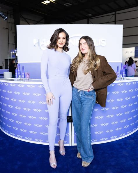 The Best Hailee Steinfeld Feet Pictures 🤩 The Best Hailee Steinfeld Feet Pictures 🤩
