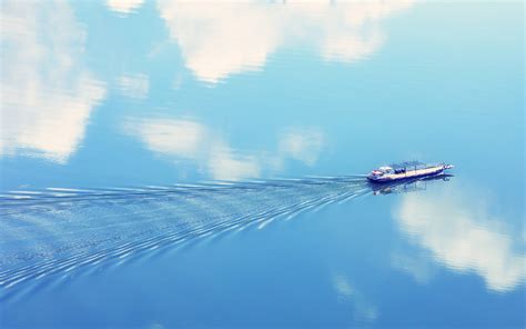 不要屈服于命运，只有努力一切才有可能