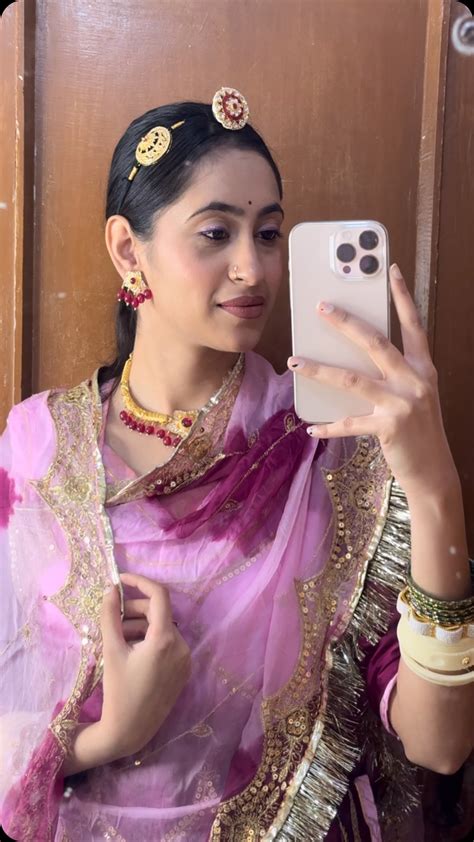 Simranchauhanglow07 Makeupsimranchauhan • Instagram Photos And Videos