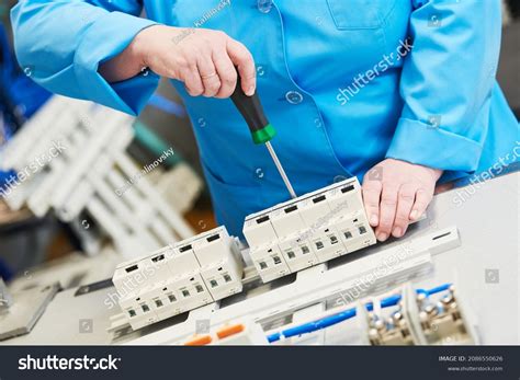 50 Technician Replacing Circuit Breaker Royalty Free Images Stock