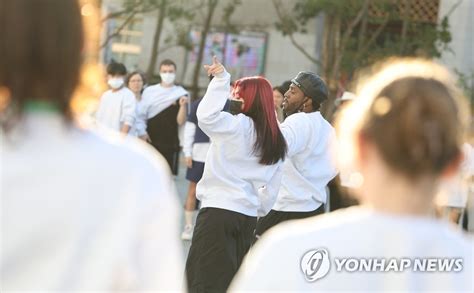 K팝 커버댄스 플래시몹 연합뉴스