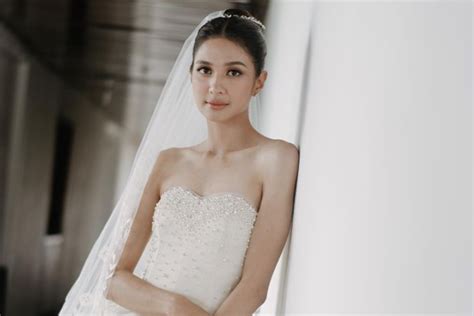 Potret Biodata Mikha Tambayong Yang Diduga Pindah Agama Demi Menikah Dengan Deva Mahendra