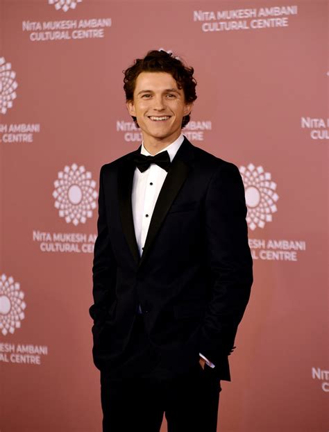 Tom Holland Reveals He Has Been Sober For More Than 1 Year Us Weekly