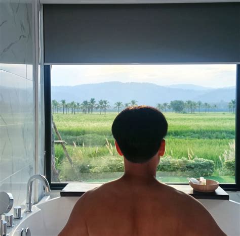 แห้ว โสภณ อาบน้ำอย่างไรให้โลกจำ 5555 กราบขอขมาชาวนาในพื้นที่ด้วยนะครับ อีกาไม่มา เพราะผมนี่