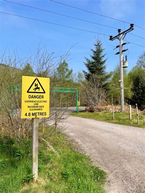 Superfluous Sign © Mick Garratt Cc By Sa 2 0 Geograph Britain And